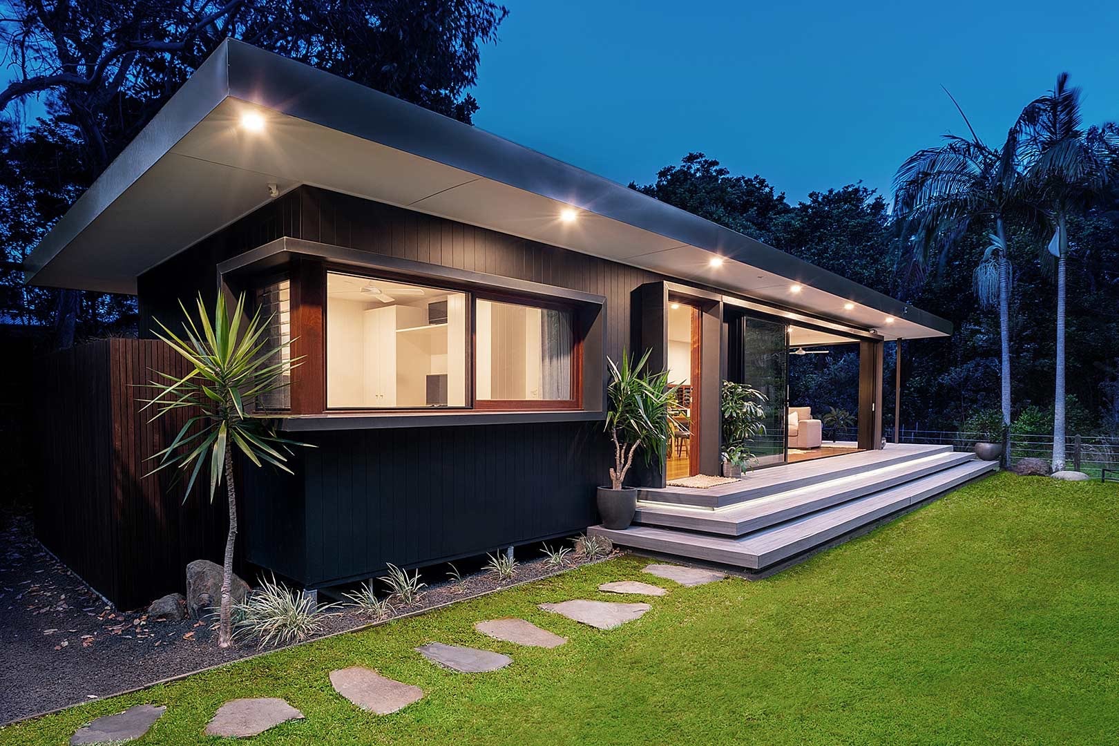 Private Beachfront Bungalow, intimate luxe hideaway! - Take Your Pet